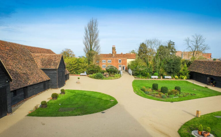 A Visit to Headstone Manor and Museum - Harrow, HA2 6PX - Hillingdon